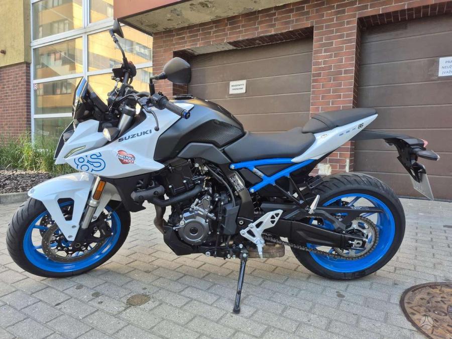Balts Suzuki GSX-S 2024 Viļņa, ar dzinēja tilpumu 0.78 L un nobraukumu 12 tūkst. km par 5700 €, foto 5 vietnē AUTOMOTO.COM.LV