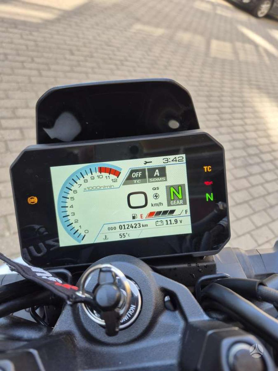 Balts Suzuki GSX-S 2024 Viļņa, ar dzinēja tilpumu 0.78 L un nobraukumu 12 tūkst. km par 5700 €, foto 12 vietnē AUTOMOTO.COM.LV