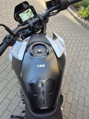 Balts Suzuki GSX-S 2024 Viļņa, ar dzinēja tilpumu 0.78 L un nobraukumu 12 tūkst. km par 5700 €, foto 14 vietnē AUTOMOTO.COM.LV