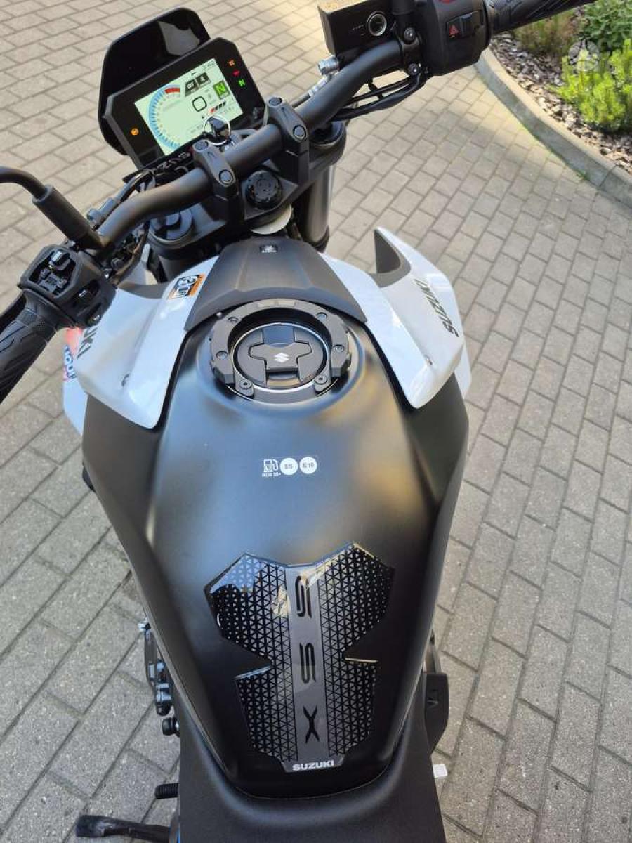 Balts Suzuki GSX-S 2024 Viļņa, ar dzinēja tilpumu 0.78 L un nobraukumu 12 tūkst. km par 5700 €, foto 14 vietnē AUTOMOTO.COM.LV