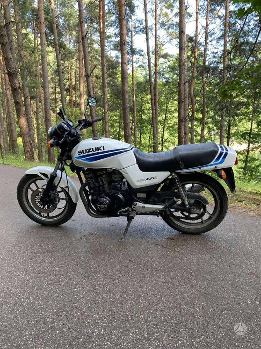 White Suzuki GSX 1988 in Vilnius, with an engine capacity of 0.40 L and mileage of 49 thousand km for 2700 €, photo 3 on AUTOMOTO.COM.LV