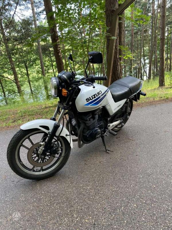 White Suzuki GSX 1988 in Vilnius, with an engine capacity of 0.40 L and mileage of 49 thousand km for 2700 €, photo 6 on AUTOMOTO.COM.LV