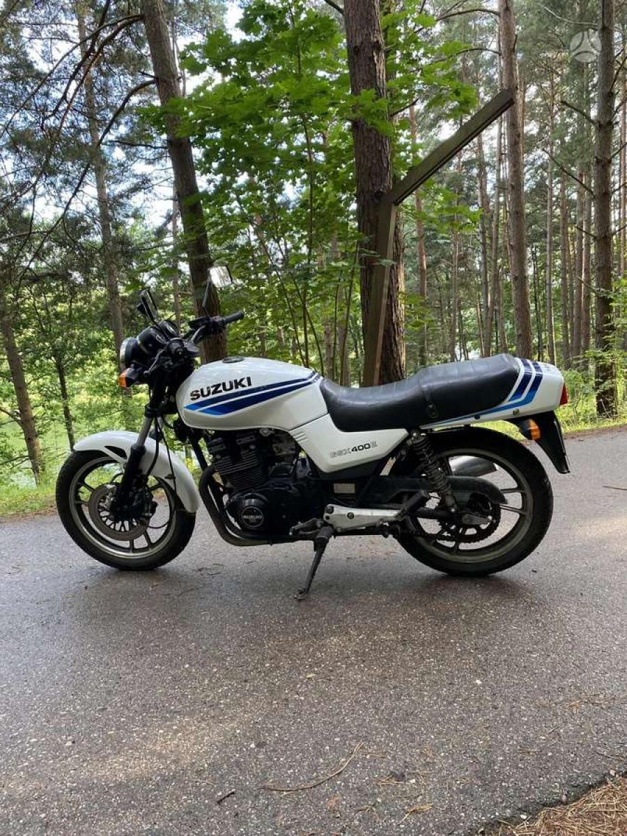 White Suzuki GSX 1988 in Vilnius, with an engine capacity of 0.40 L and mileage of 49 thousand km for 2700 €, photo 9 on AUTOMOTO.COM.LV