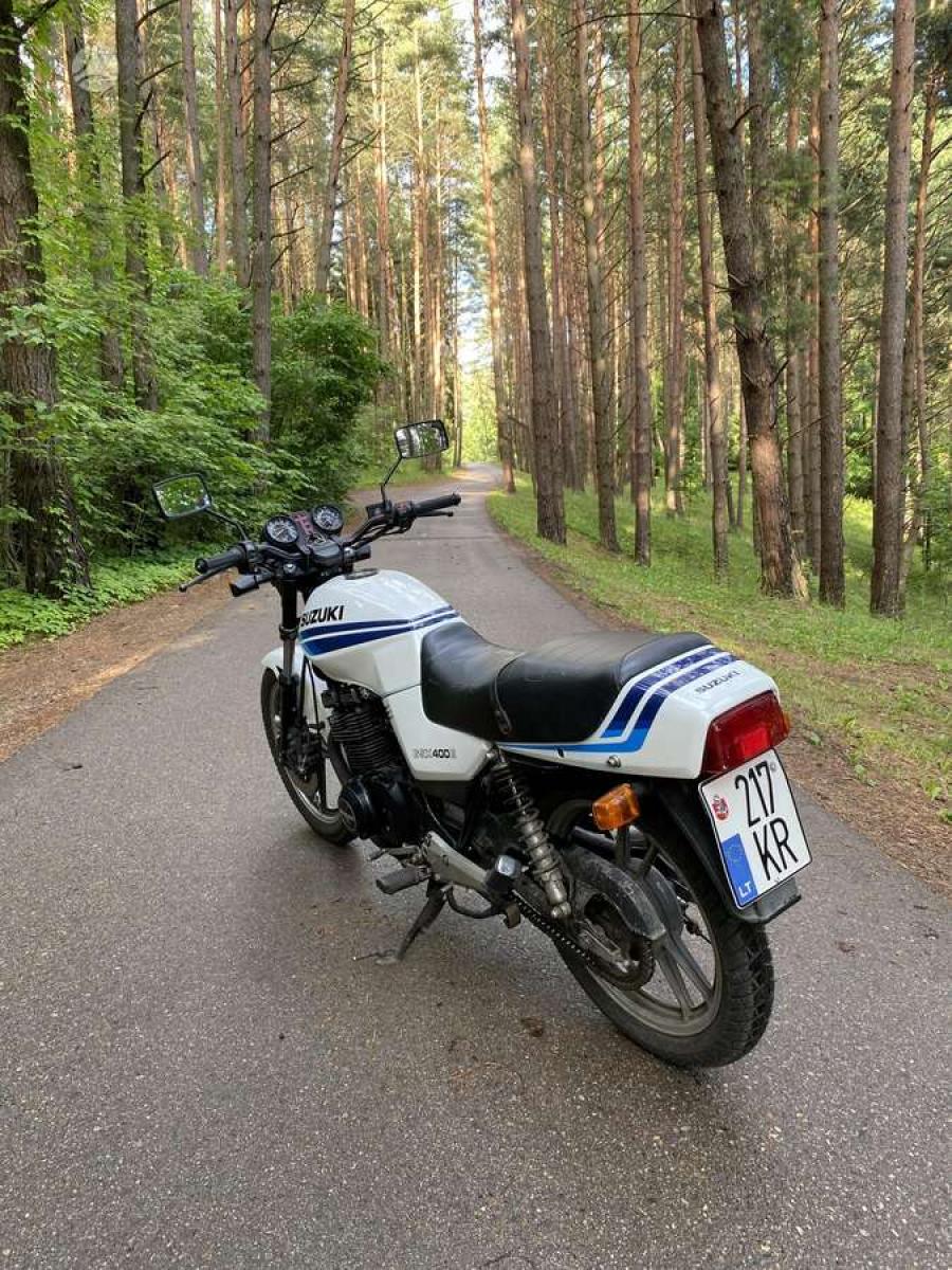 White Suzuki GSX 1988 in Vilnius, with an engine capacity of 0.40 L and mileage of 49 thousand km for 2700 €, photo 11 on AUTOMOTO.COM.LV
