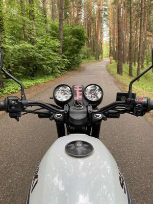 White Suzuki GSX 1988 in Vilnius, with an engine capacity of 0.40 L and mileage of 49 thousand km for 2700 €, photo 12 on AUTOMOTO.COM.LV