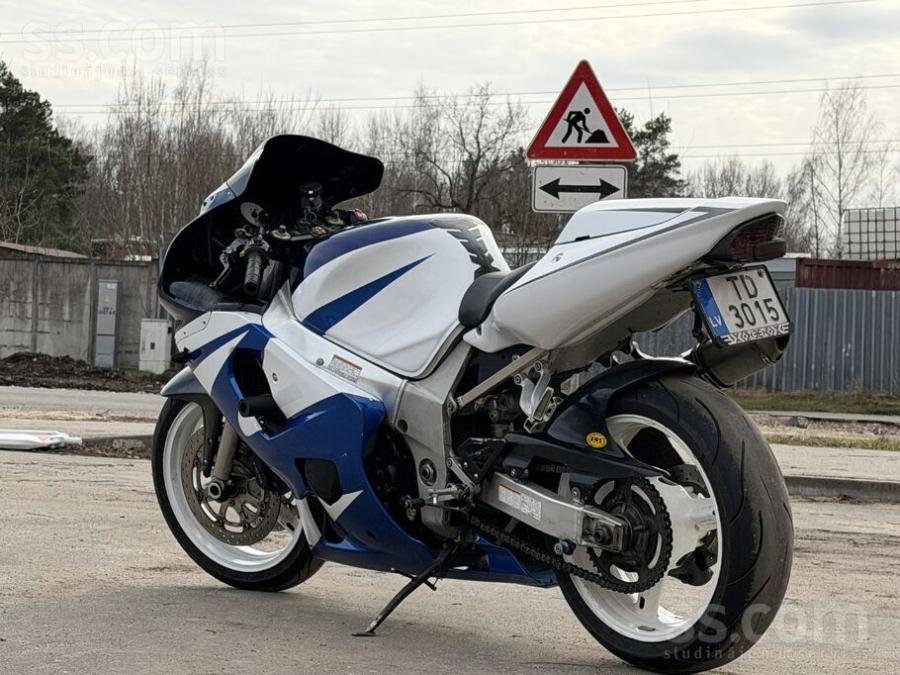 Suzuki Gsxr 2001 in Riga, with an engine capacity of 0.60 L and mileage of 0 thousand km for 2600 €, photo 3 on AUTOMOTO.COM.LV