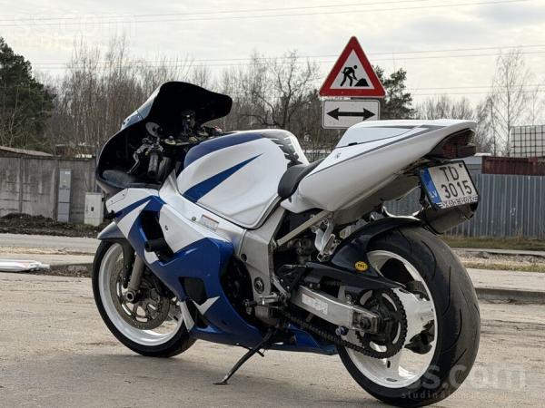 Suzuki Gsxr 2001 in Riga, with an engine capacity of 0.60 L and mileage of 0 thousand km for 2500 €, photo 3 on AUTOMOTO.COM.LV