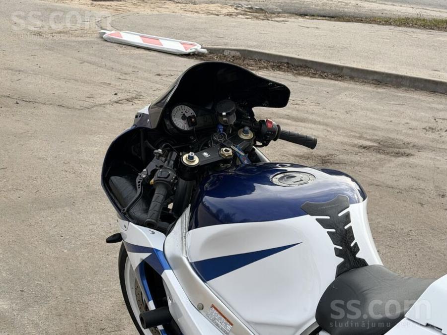 Suzuki Gsxr 2001 in Riga, with an engine capacity of 0.60 L and mileage of 0 thousand km for 2500 €, photo 6 on AUTOMOTO.COM.LV