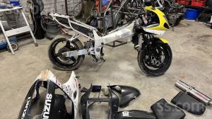 Сузуки Gsxr 2001 в Рига, объемом двигателя 0.60 л и пробегом 0 тыс. км за 500 €, фото  на AUTOMOTO.COM.LV