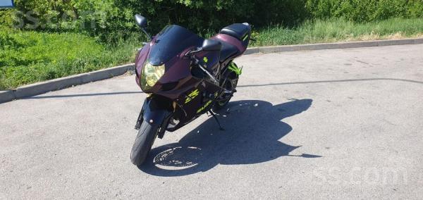 Suzuki Gsxr 2004 Jēkabpils, ar dzinēja tilpumu 0.99 L un nobraukumu 0 tūkst. km par 2900 €, foto 2 vietnē AUTOMOTO.COM.LV