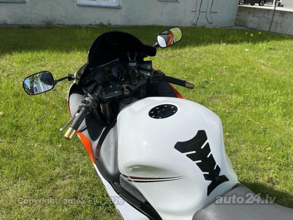 Black Suzuki Hayabusa 1999 in Tallinn, with an engine capacity of 1.30 L and mileage of 74 thousand km for 4100 €, photo 8 on AUTOMOTO.COM.LV