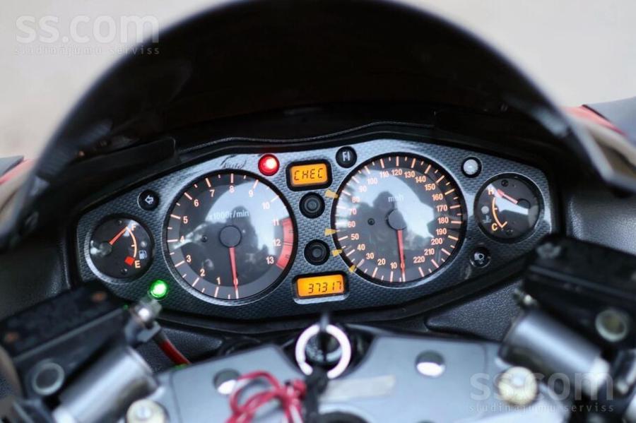 Suzuki Hayabusa 1999 Rīga, ar dzinēja tilpumu 1.30 L un nobraukumu 0 tūkst. km par 4200 €, foto 3 vietnē AUTOMOTO.COM.LV