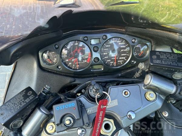 Suzuki Hayabusa 2004 in Saldus, with an engine capacity of 1.30 L and mileage of 0 thousand km for 4000 €, photo 5 on AUTOMOTO.COM.LV