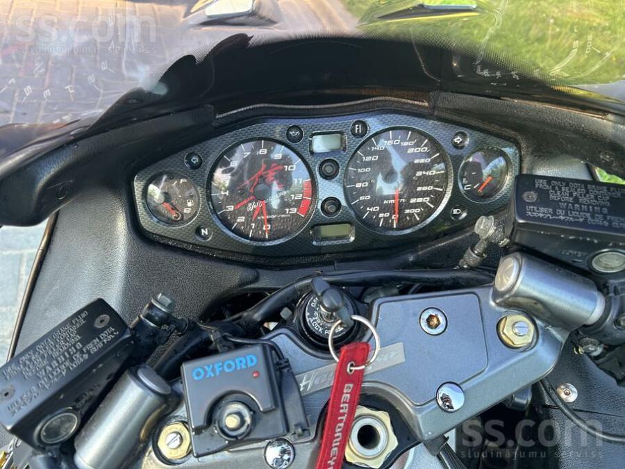 Сузуки Hayabusa 2004 в Салдус, объемом двигателя 1.30 л и пробегом 0 тыс. км за 4000 €, фото 5 на AUTOMOTO.COM.LV