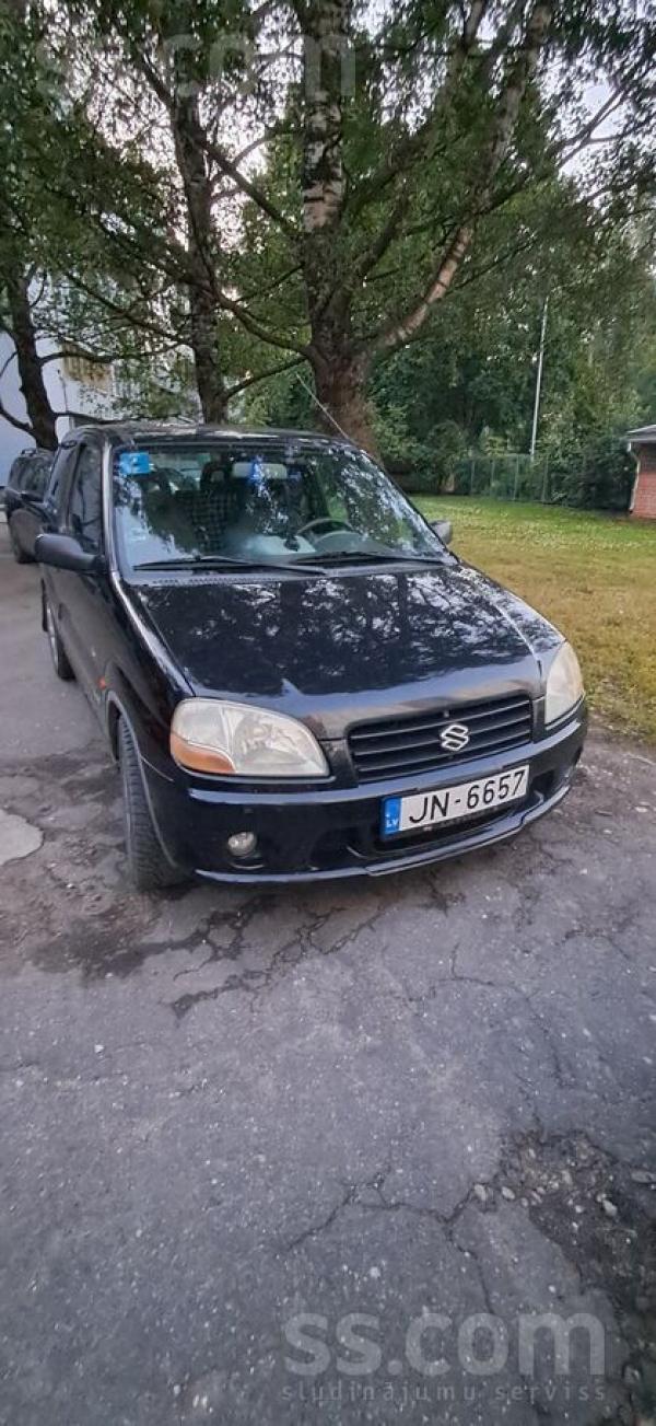 Black Suzuki Ignis 2002 in Riga, with an engine capacity of 1.30 L and mileage of 360 thousand km for 900 €, photo 1 on AUTOMOTO.COM.LV