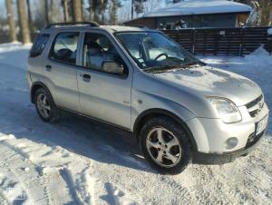 Pelēks Suzuki Ignis 2006 Viļņa, ar dzinēja tilpumu 1.50 L un nobraukumu 217 tūkst. km par 1000 €, foto 4 vietnē AUTOMOTO.COM.LV