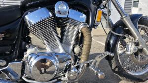 Black Suzuki Intruder 1988 in Vilnius, with an engine capacity of 1.40 L and mileage of 43 thousand km for 3100 €, photo 11 on AUTOMOTO.COM.LV