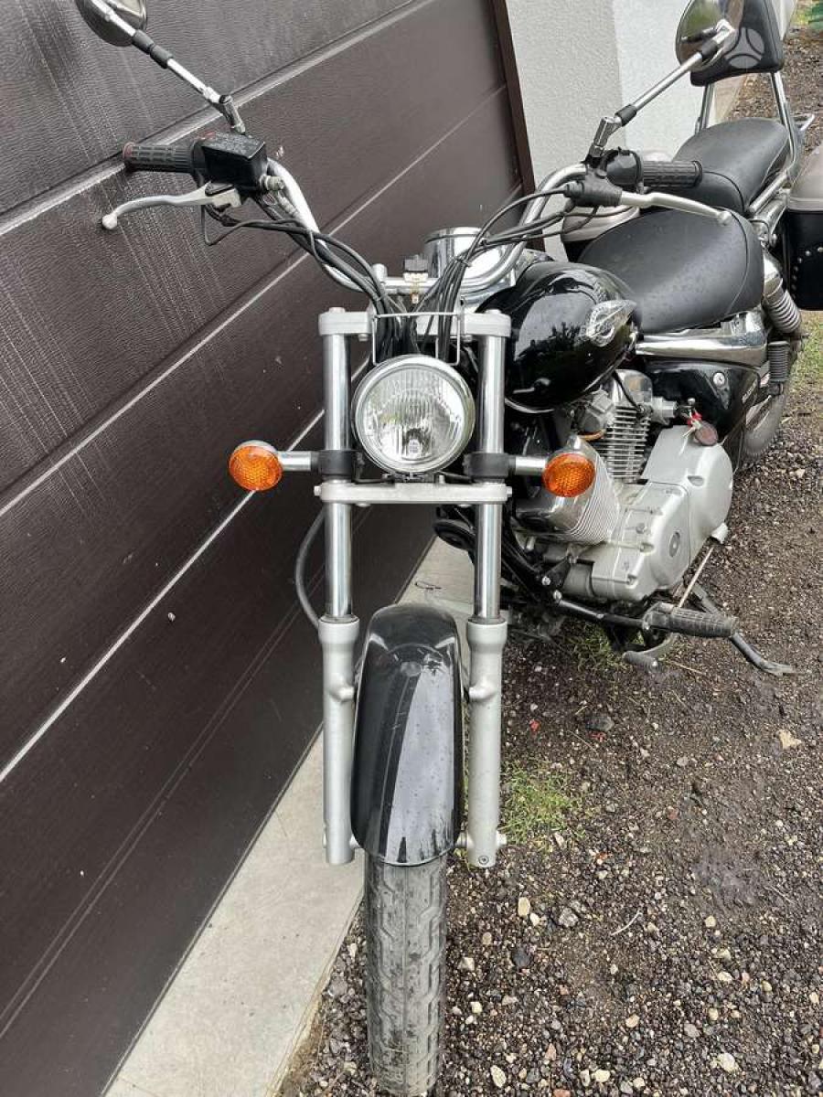 Black Suzuki Intruder 1998 in Alytus, with an engine capacity of 0.13 L and mileage of 8 thousand km for 2500 €, photo 4 on AUTOMOTO.COM.LV
