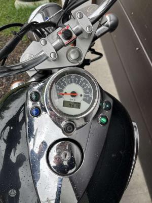 Black Suzuki Intruder 1998 in Alytus, with an engine capacity of 0.13 L and mileage of 8 thousand km for 2500 €, photo 7 on AUTOMOTO.COM.LV