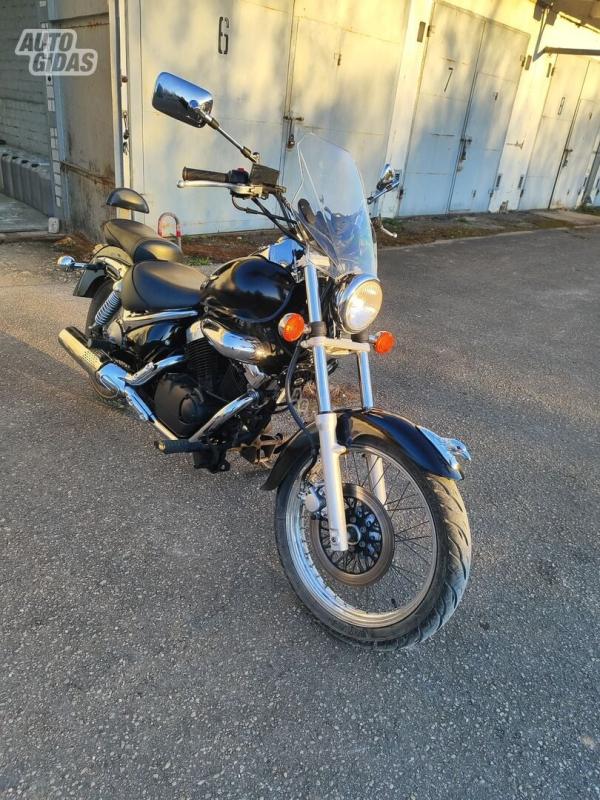 Melns Suzuki Intruder 2004 Viļņa, ar dzinēja tilpumu 0.13 L un nobraukumu 26 tūkst. km par 2200 €, foto 1 vietnē AUTOMOTO.COM.LV