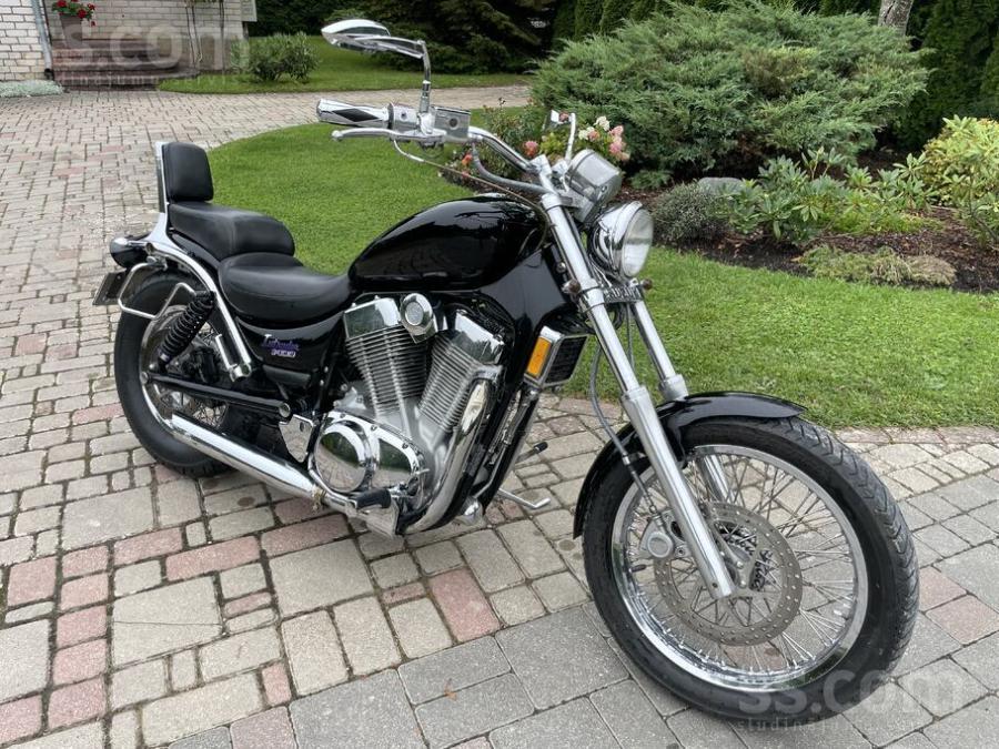 Suzuki Intruder 1992 Dobele, ar dzinēja tilpumu 1.40 L un nobraukumu 0 tūkst. km par 2950 €, foto 1 vietnē AUTOMOTO.COM.LV