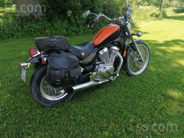 Suzuki Intruder 1999 in Cesis, with an engine capacity of 0.81 L and mileage of 0 thousand km for 2900 €, photo 1 on AUTOMOTO.COM.LV