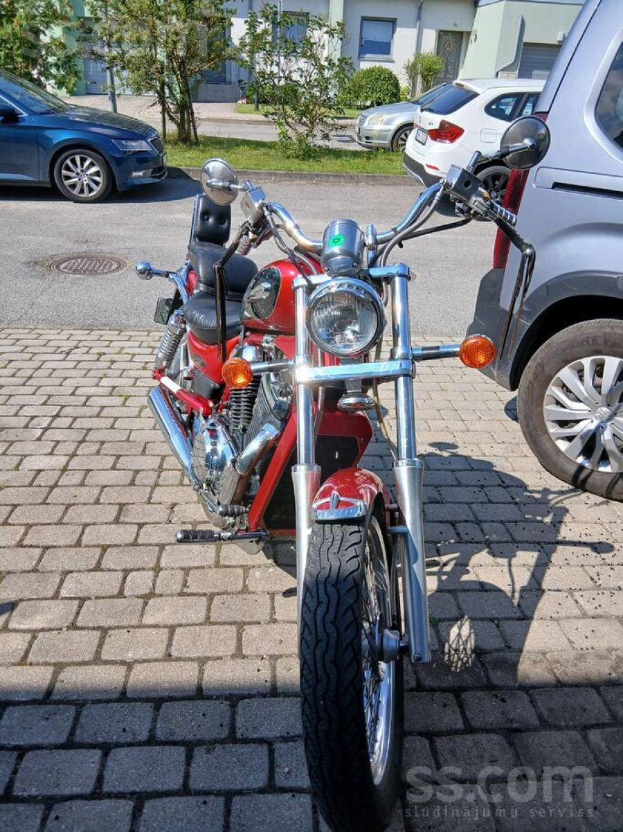 Suzuki Intruder 2000 Rīga, ar dzinēja tilpumu 0.80 L un nobraukumu 0 tūkst. km par 3500 €, foto 1 vietnē AUTOMOTO.COM.LV