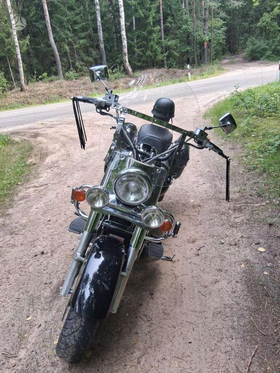 Suzuki Intruder 2000 in Kazlu Ruda, with an engine capacity of 1.50 L and mileage of 41 thousand km for 3050 €, photo 3 on AUTOMOTO.COM.LV