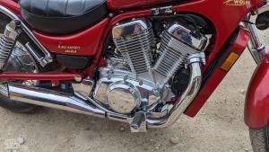 Sarkans Suzuki Intruder 1993 Viļņa, ar dzinēja tilpumu 0.81 L un nobraukumu 21 tūkst. km par 2600 €, foto 7 vietnē AUTOMOTO.COM.LV