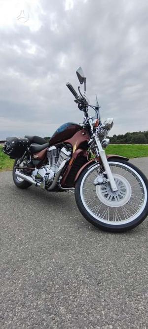Red Suzuki Intruder 1995 in Kaunas, with an engine capacity of 0.81 L and mileage of 30 thousand km for 3250 €, photo  on AUTOMOTO.COM.LV