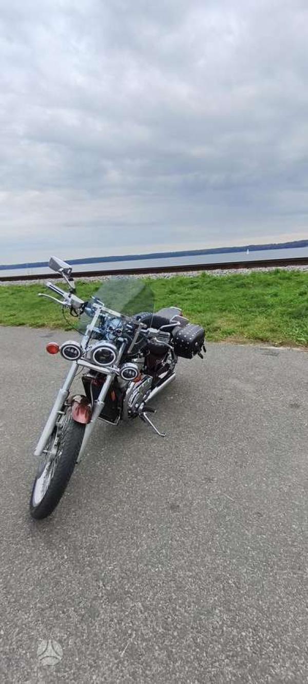 Suzuki Intruder 1995 in Kaunas on AUTOMOTO.COM.LV Red Suzuki Intruder 1995 in Kaunas, with an engine capacity of 0.81 L and mileage of 30 thousand km for 3250 €, photo 3 on AUTOMOTO.COM.LV