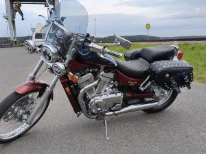 Red Suzuki Intruder 1995 in Kaunas, with an engine capacity of 0.81 L and mileage of 30 thousand km for 3250 €, photo 4 on AUTOMOTO.COM.LV