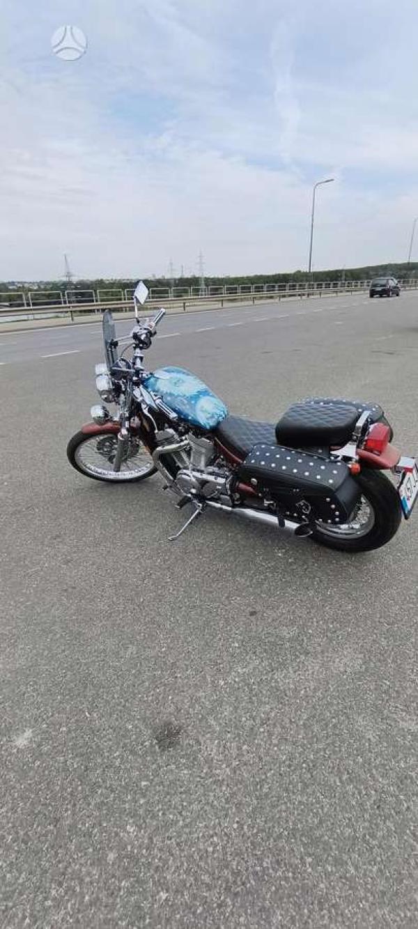 Suzuki Intruder 1995 in Kaunas on AUTOMOTO.COM.LV Red Suzuki Intruder 1995 in Kaunas, with an engine capacity of 0.81 L and mileage of 30 thousand km for 3250 €, photo 5 on AUTOMOTO.COM.LV