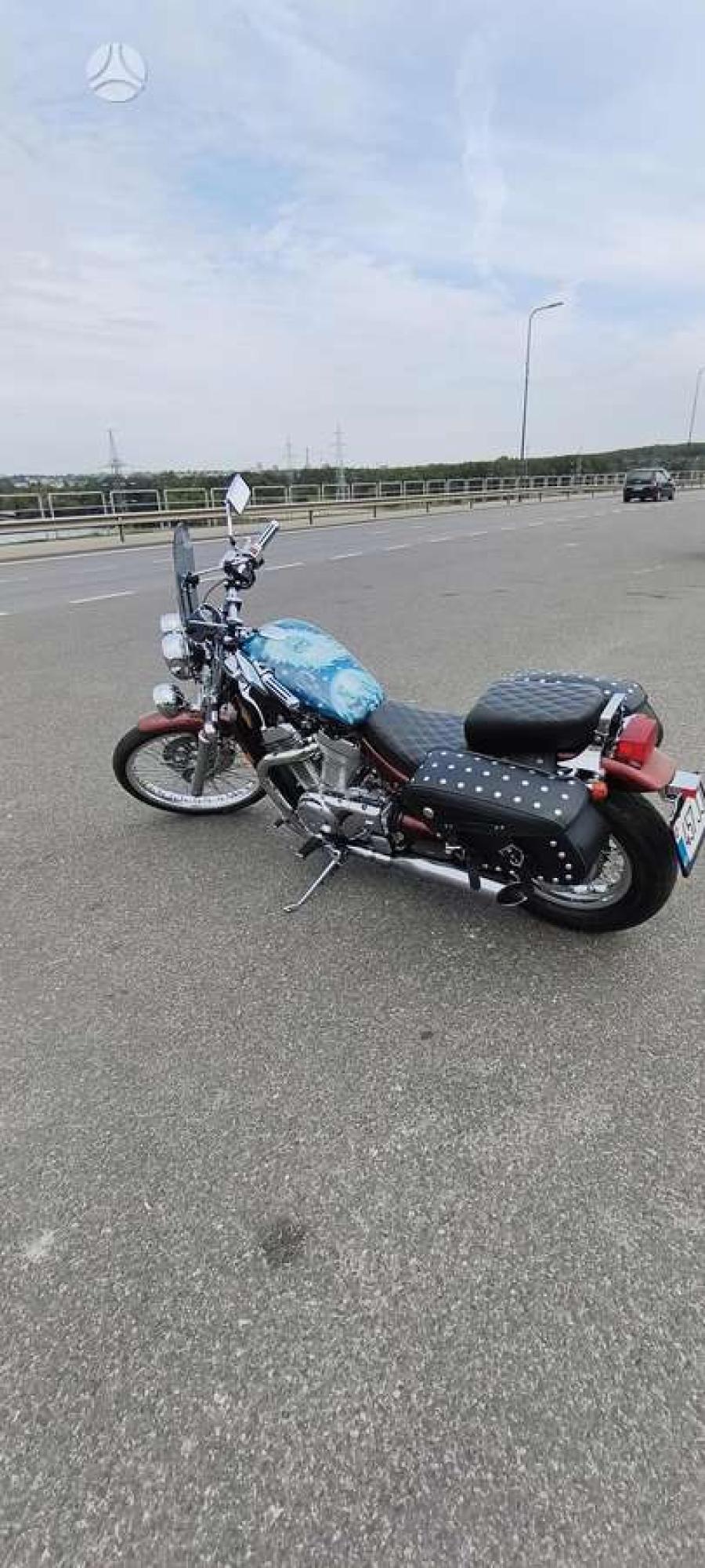 Red Suzuki Intruder 1995 in Kaunas, with an engine capacity of 0.81 L and mileage of 30 thousand km for 3250 €, photo 5 on AUTOMOTO.COM.LV