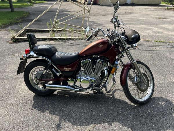 Red Suzuki Intruder 1996 in Pakruojis, with an engine capacity of 0.80 L and mileage of 19 thousand km for 3000 €, photo 2 on AUTOMOTO.COM.LV