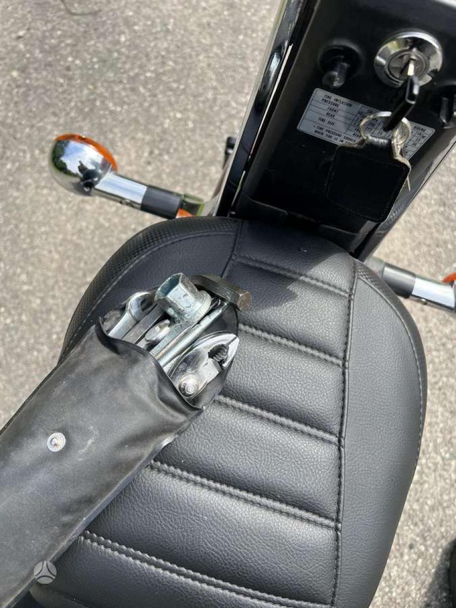 Red Suzuki Intruder 1996 in Pakruojis, with an engine capacity of 0.80 L and mileage of 19 thousand km for 3000 €, photo 16 on AUTOMOTO.COM.LV