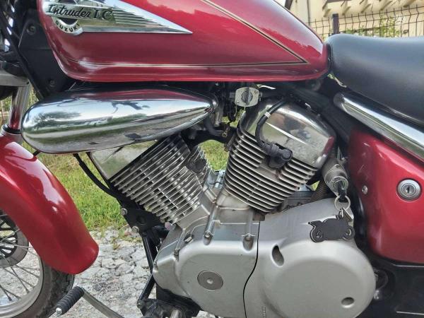 Red Suzuki Intruder 1999 in Vilnius, with an engine capacity of 0.13 L and mileage of 30 thousand km for 3400 €, photo 1 on AUTOMOTO.COM.LV