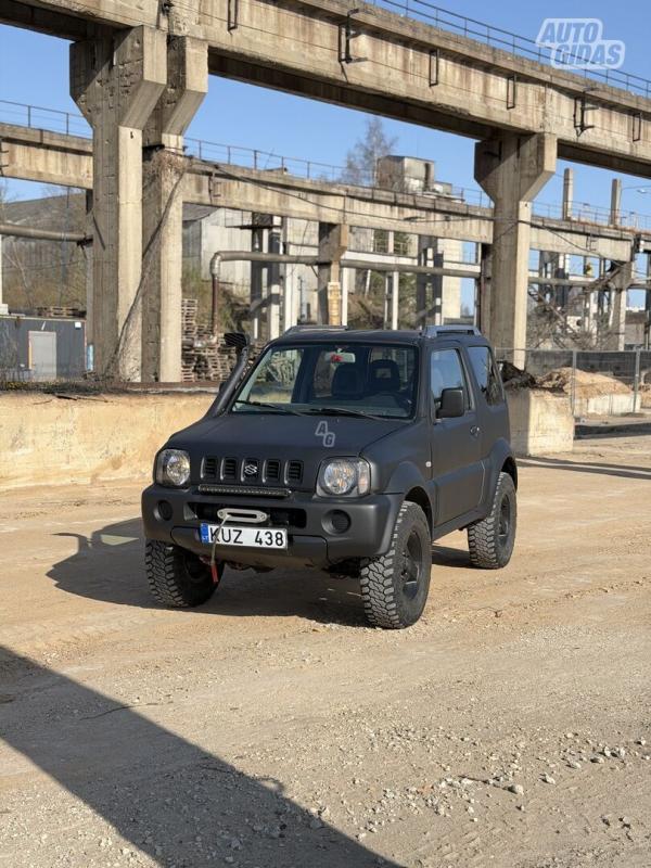 Melns Suzuki Jimny 2002 Panevēža, ar dzinēja tilpumu 1.60 L un nobraukumu 218 tūkst. km par 6000 €, foto 3 vietnē AUTOMOTO.COM.LV