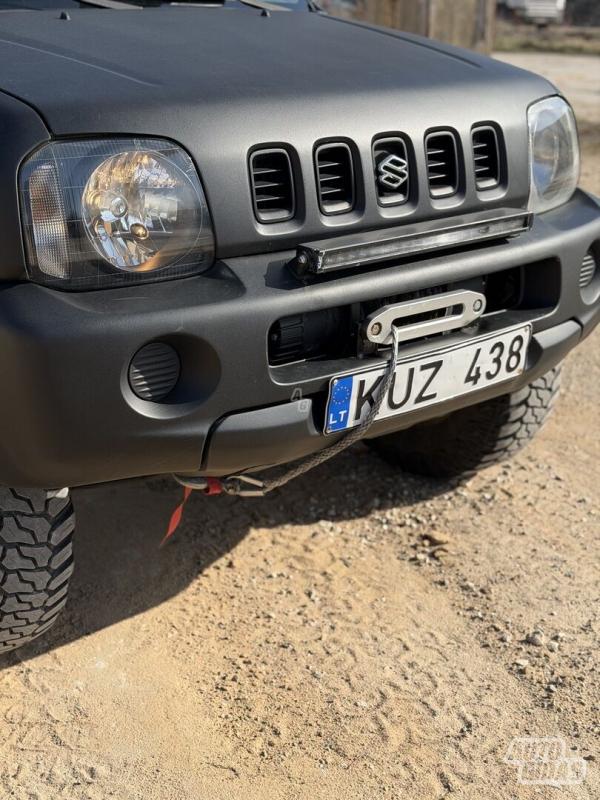Melns Suzuki Jimny 2002 Panevēža, ar dzinēja tilpumu 1.60 L un nobraukumu 218 tūkst. km par 6000 €, foto 4 vietnē AUTOMOTO.COM.LV