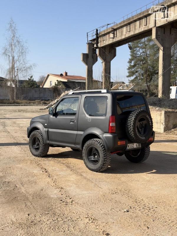 Melns Suzuki Jimny 2002 Panevēža, ar dzinēja tilpumu 1.60 L un nobraukumu 218 tūkst. km par 6000 €, foto 10 vietnē AUTOMOTO.COM.LV