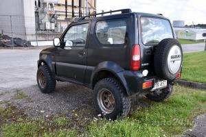 Melns Suzuki Jimny 2004 Tartu, ar dzinēja tilpumu 1.30 L un nobraukumu 196 tūkst. km par 4400 €, foto 12 vietnē AUTOMOTO.COM.LV