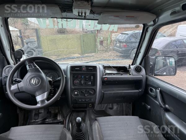 Melns Suzuki Jimny 2006 Rīga, ar dzinēja tilpumu 1.60 L un nobraukumu 160 tūkst. km par 6900 €, foto 5 vietnē AUTOMOTO.COM.LV