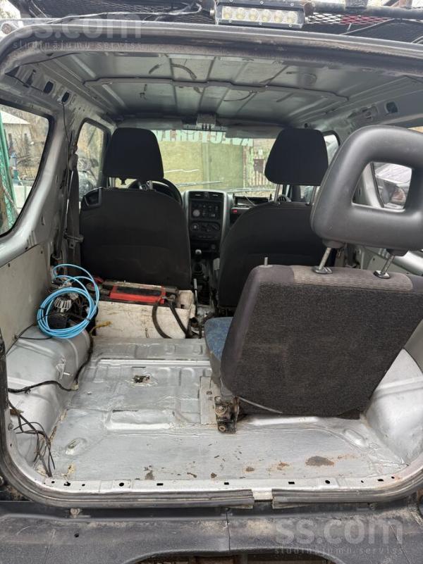 Melns Suzuki Jimny 2006 Rīga, ar dzinēja tilpumu 1.60 L un nobraukumu 160 tūkst. km par 6900 €, foto 6 vietnē AUTOMOTO.COM.LV