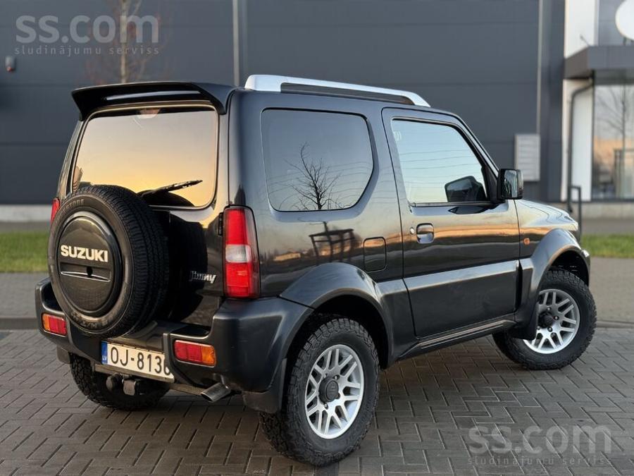 Black Suzuki Jimny 2009 in Riga, with an engine capacity of 1.30 L and mileage of 148 thousand km for 8750 €, photo 6 on AUTOMOTO.COM.LV