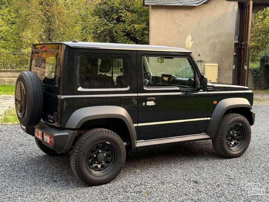 Black Suzuki Jimny 2023 in Kaunas, with an engine capacity of 1.50 L and mileage of 50 thousand km for 32134 €, photo 9 on AUTOMOTO.COM.LV