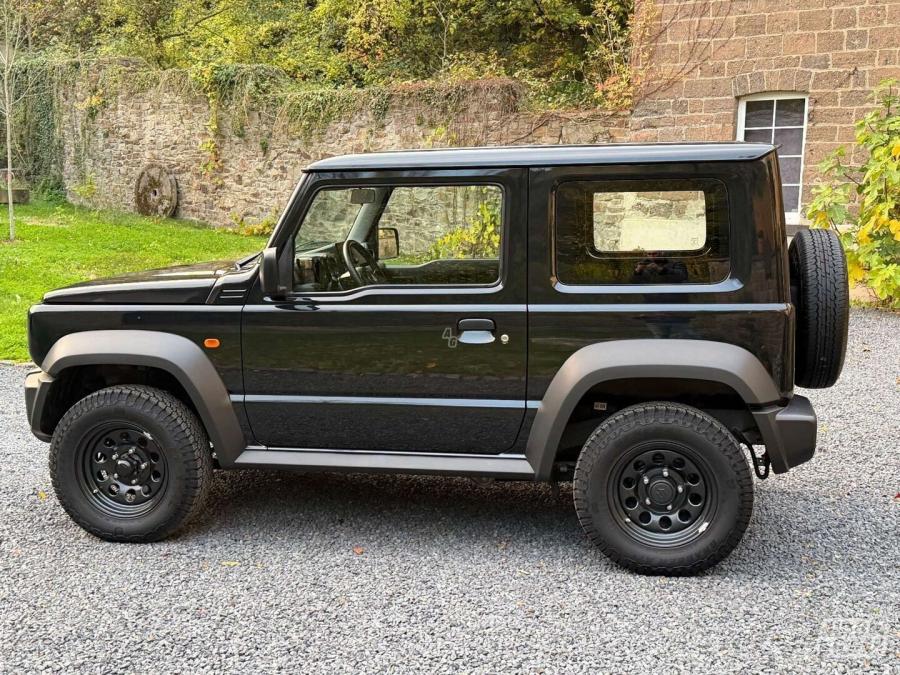 Black Suzuki Jimny 2023 in Kaunas, with an engine capacity of 1.50 L and mileage of 50 thousand km for 32134 €, photo 11 on AUTOMOTO.COM.LV