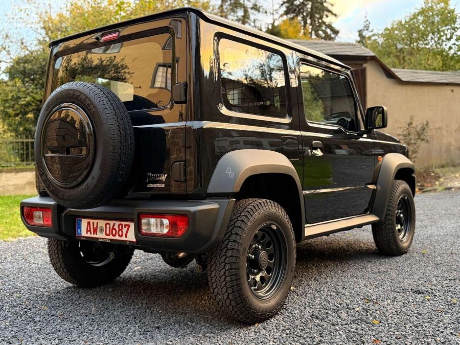 Black Suzuki Jimny 2023 in Kaunas, with an engine capacity of 1.50 L and mileage of 50 thousand km for 32134 €, photo 17 on AUTOMOTO.COM.LV