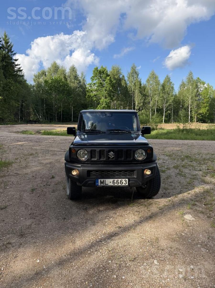 Melns Suzuki Jimny 2023 Rīga, ar dzinēja tilpumu 1.50 L un nobraukumu 15 tūkst. km par 26500 €, foto 1 vietnē AUTOMOTO.COM.LV