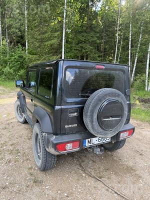Melns Suzuki Jimny 2023 Rīga, ar dzinēja tilpumu 1.50 L un nobraukumu 15 tūkst. km par 26500 €, foto 3 vietnē AUTOMOTO.COM.LV