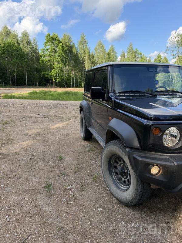 Melns Suzuki Jimny 2023 Rīga, ar dzinēja tilpumu 1.50 L un nobraukumu 15 tūkst. km par 26500 €, foto 4 vietnē AUTOMOTO.COM.LV